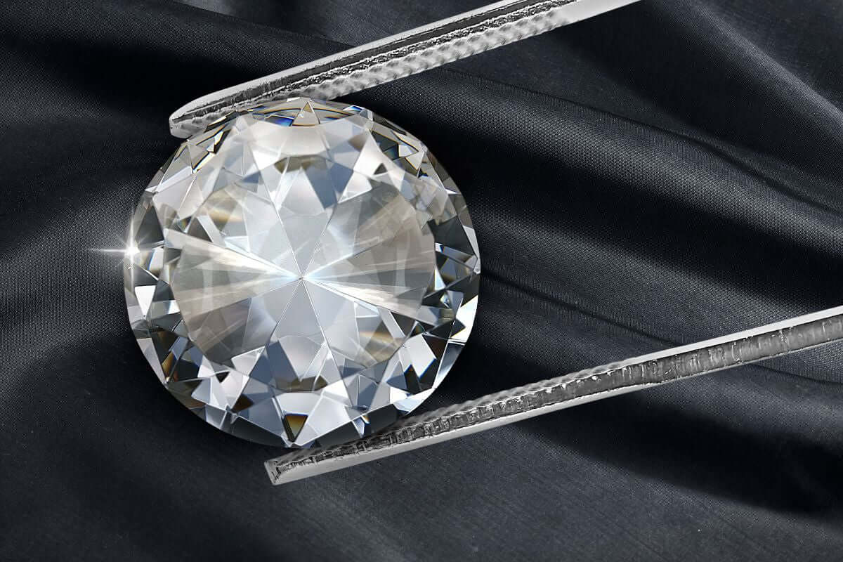 What Are Diamond Facets: Role in Sparkle and Brilliance